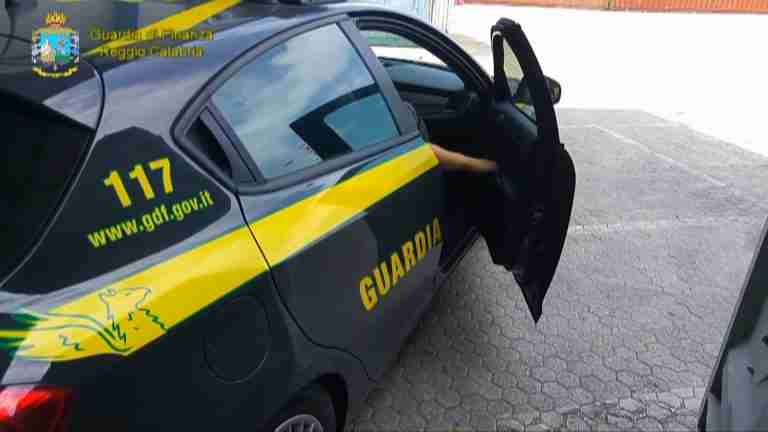 Operazione Vulcano: trovati 83 chili di cocaina sulla Msc Poh Lin ...