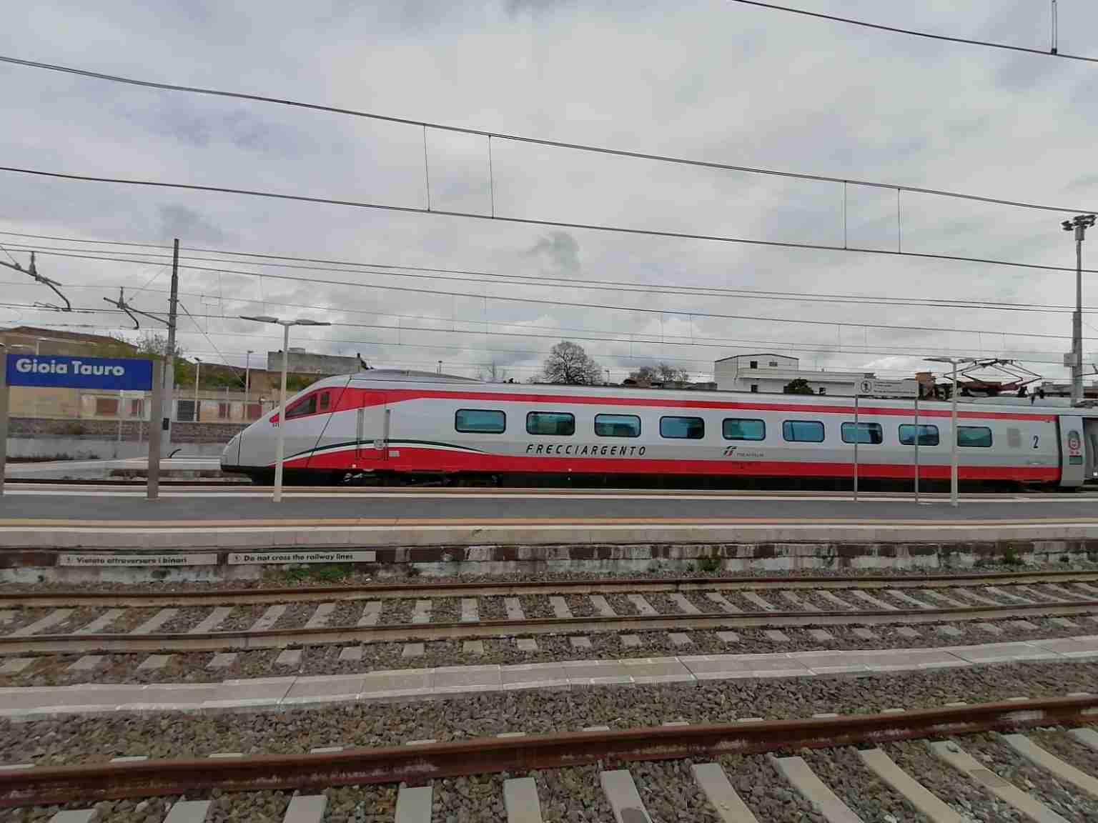 Gioia, dal 13 giugno altre due fermate del Freccia Argento - Inquieto ...