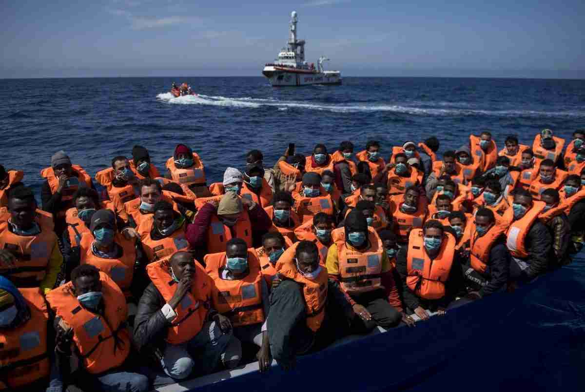 Nuovo sbarco di migranti a Roccella Jonica: arrivati in 86 - Inquieto ...